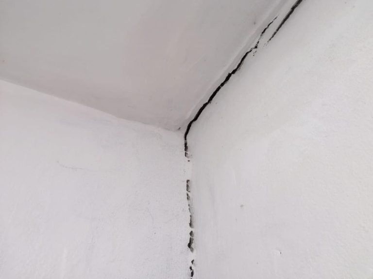 What Causes Cracks in Walls and Ceilings? Exploring the Culprits Behind ...