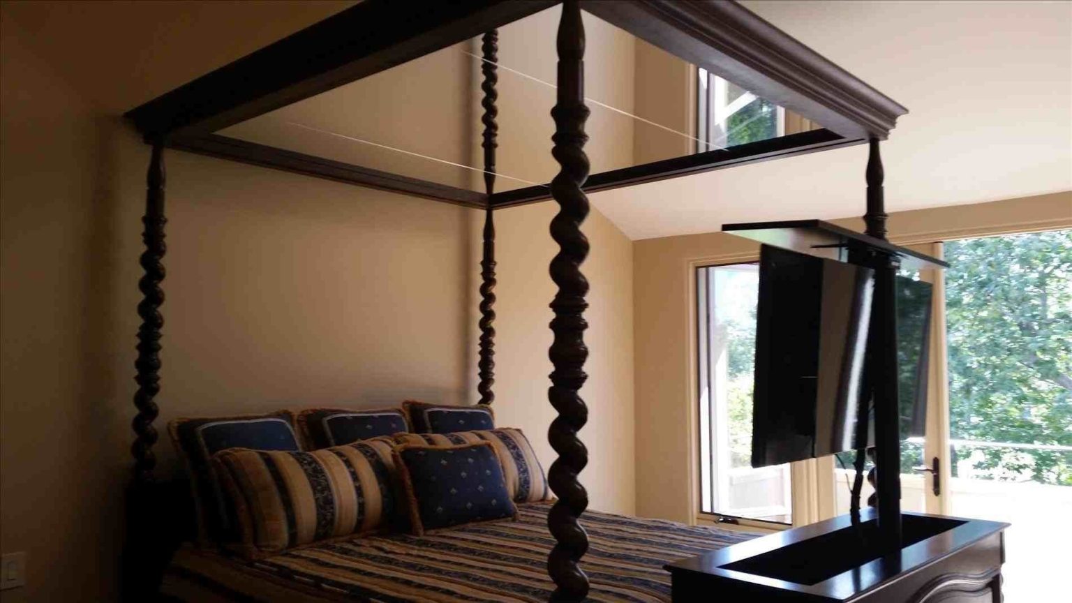 Elevate Your Bedroom Décor with a Luxurious King Size Canopy Bed with ...